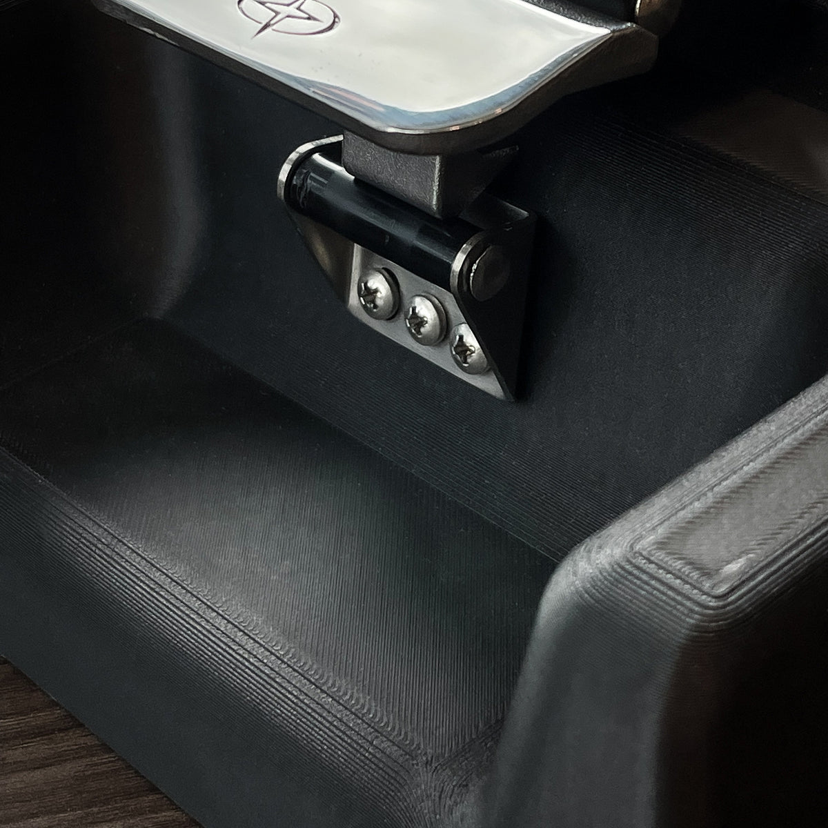 Slam Latch Roller Keeper for Paddle Latch- Vertical